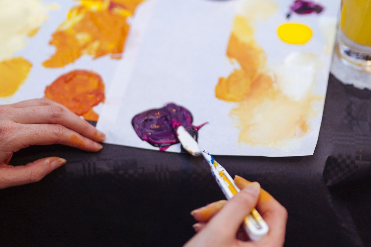 Brushstrokes & Bubbles: Art workshops are going through a renaissance ...