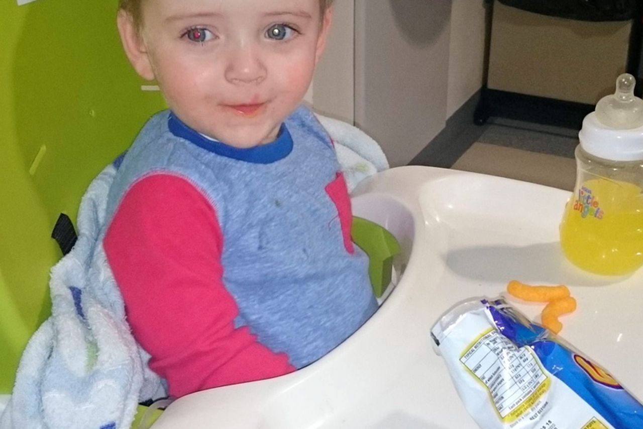 Mum discovers her toddler’s tumour after camera flash revealed ...