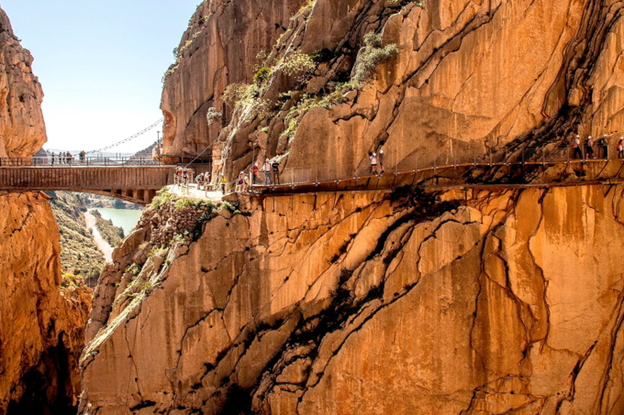 Are you feeling brave enough? World's most-dangerous footpath has ...