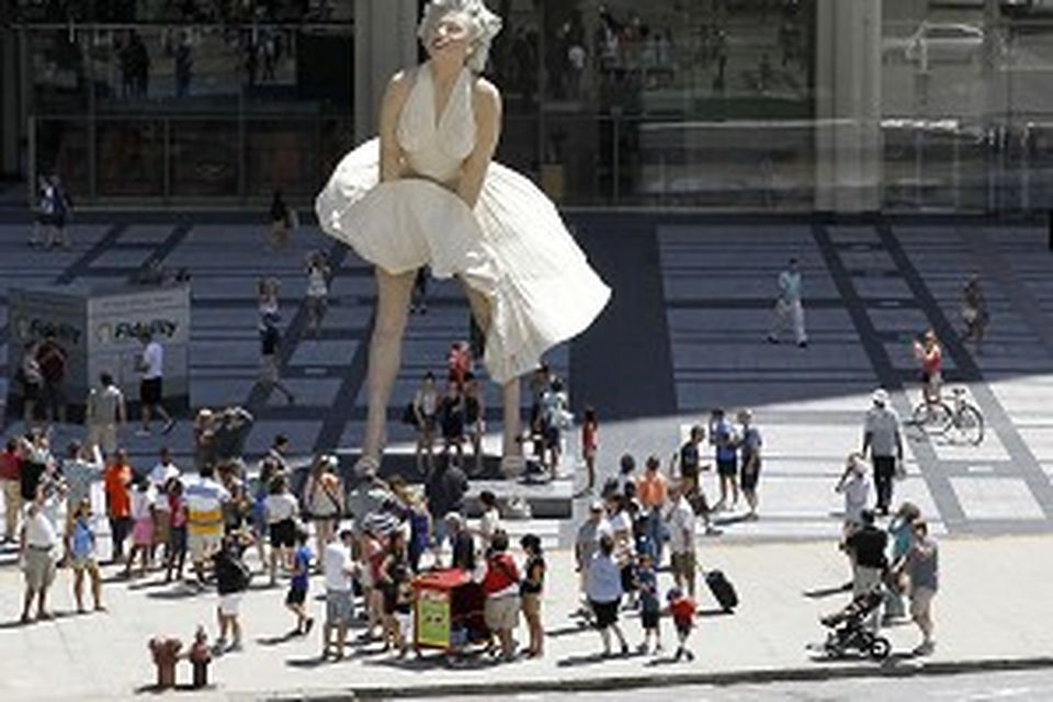 Marilyn statue unveiled in Chicago | Irish Independent