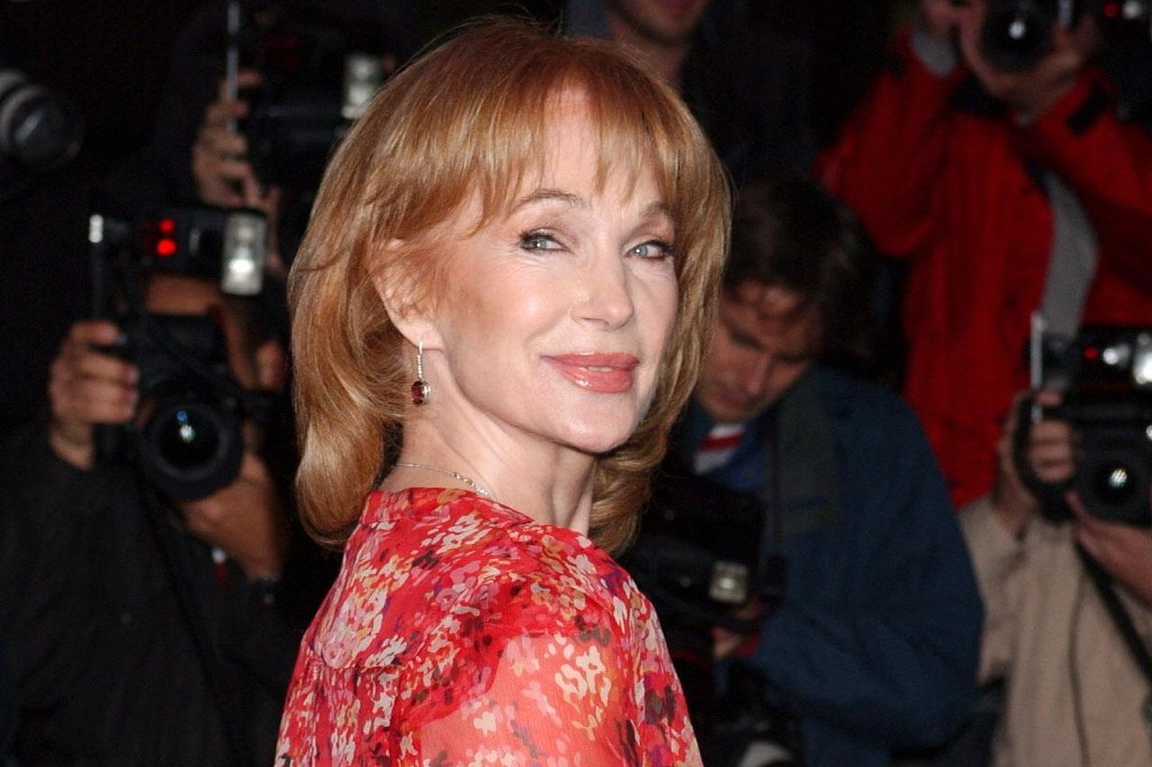 The Entertainer star Shirley Anne Field dies aged 87 | Irish Independent