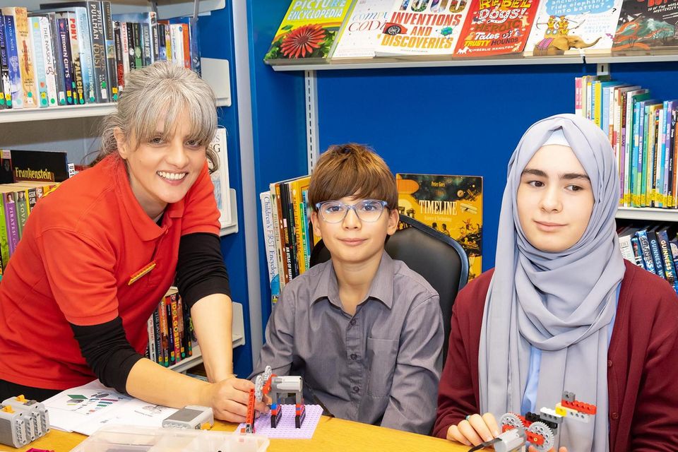 Pictures of students from St Canice’s NS enjoying Science Week | Irish ...