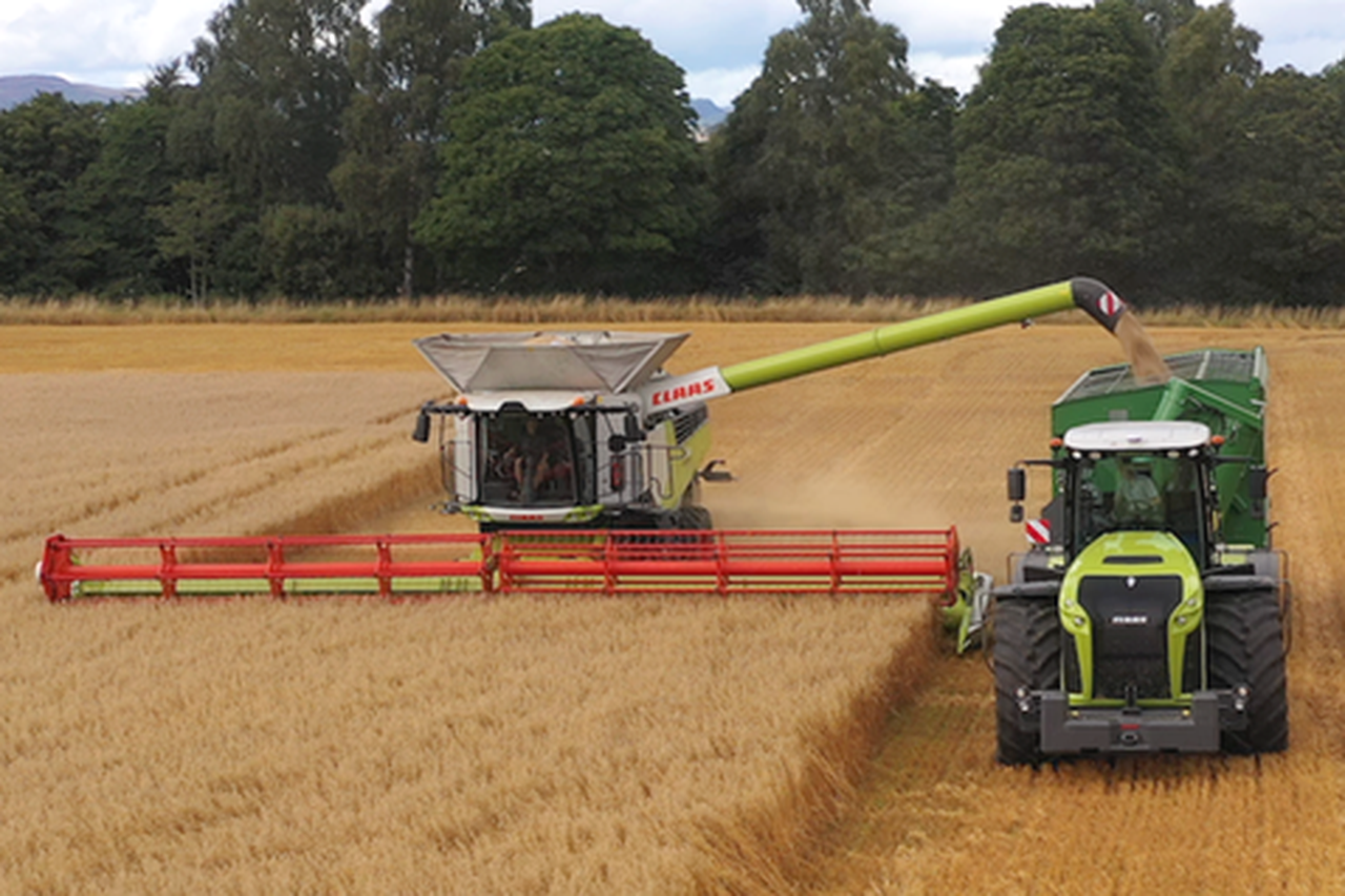 Claas trumpet improved fuel efficiency of new Lexion 8900 series ...