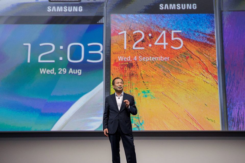 Samsung replaces mobile chief as smartphone lead dwindles | Irish ...