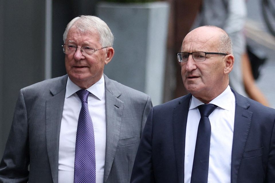 Former Manchester United manager Alex Ferguson defends Ryan Giggs in ...