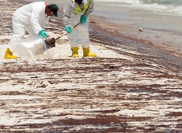 BP replaces oil containment cap | Independent.ie