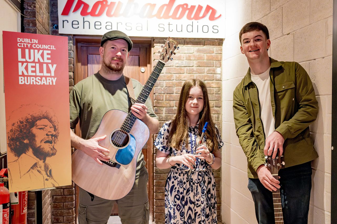 Eight folk artists receive €1000 bursary in honour of Luke Kelly ...