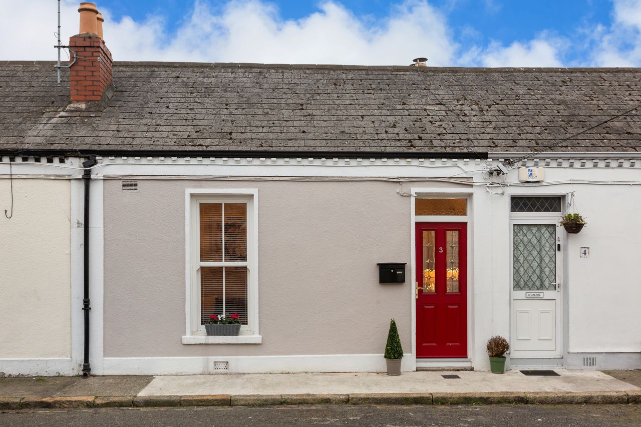 Extended 19th-century Dublin cottage near Blessington Basin features ...