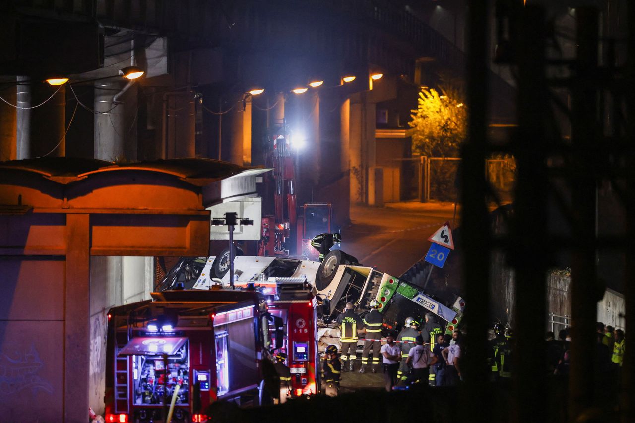 Two children among 21 killed in Venice crash after electric bus plunged ...
