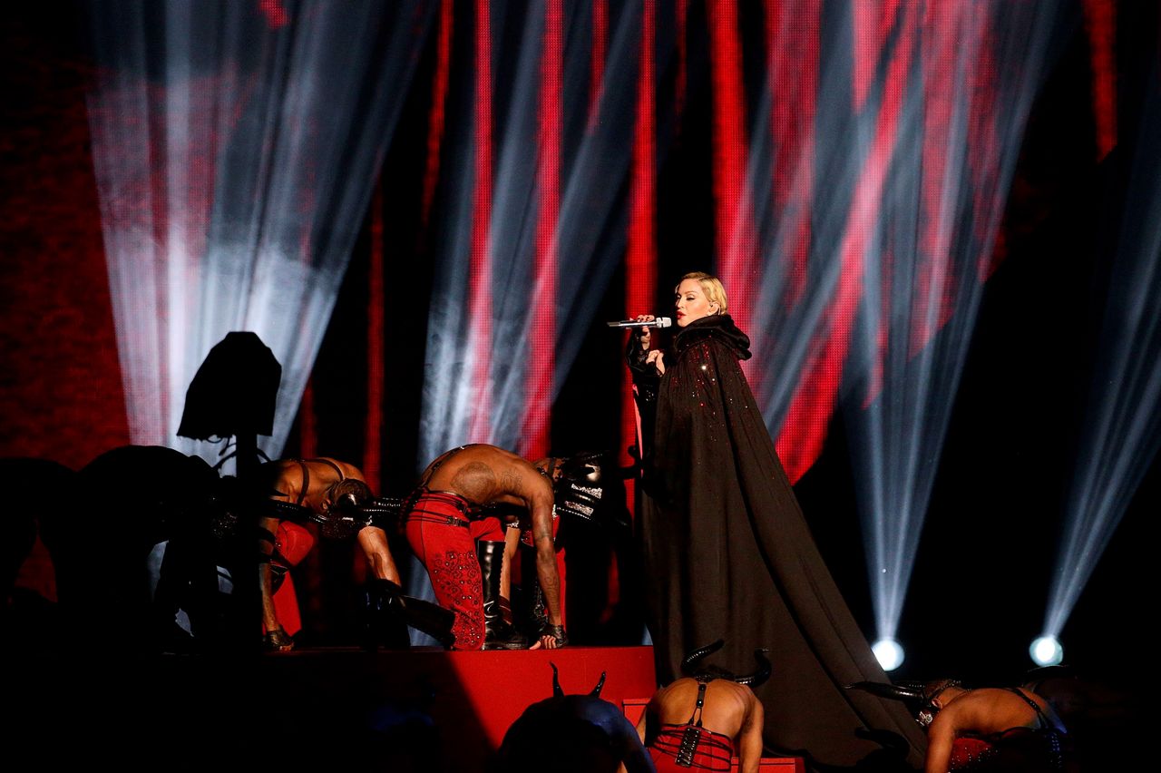 Vine: The ultimate wardrobe malfunction - Madonna falls off stage at ...