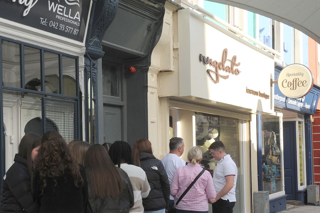 Big queues welcome arrival of new ice cream parlour in Louth | Irish ...
