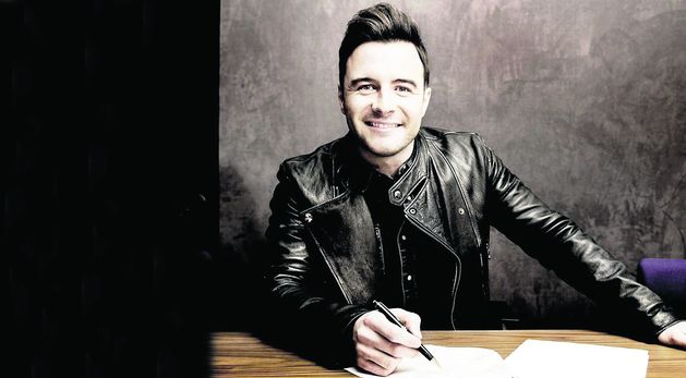 Shane puts pen to paper in new solo record deal | Irish Independent