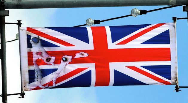 Attempt made to burn Union flag | Irish Independent