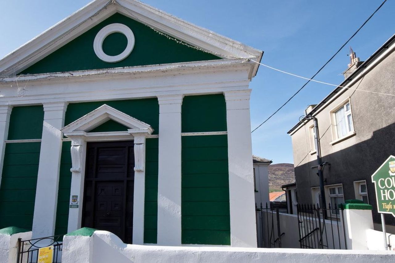Fireman got €150 for responding to fire he started in Cromane | Irish ...