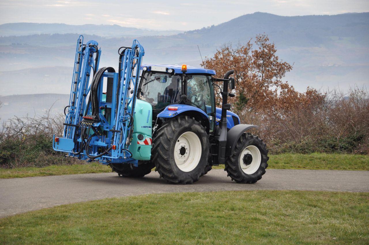 Berthoud unveils a new line of tractor mounted sprayers | Irish Independent