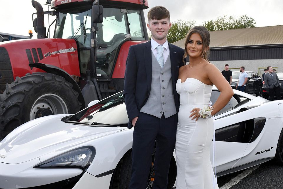 Pictures show debs arriving in style for Bush Post Primary School ...