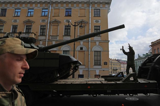 Putin’s advance is slowed as tanks bogged down in mud in eastern ...