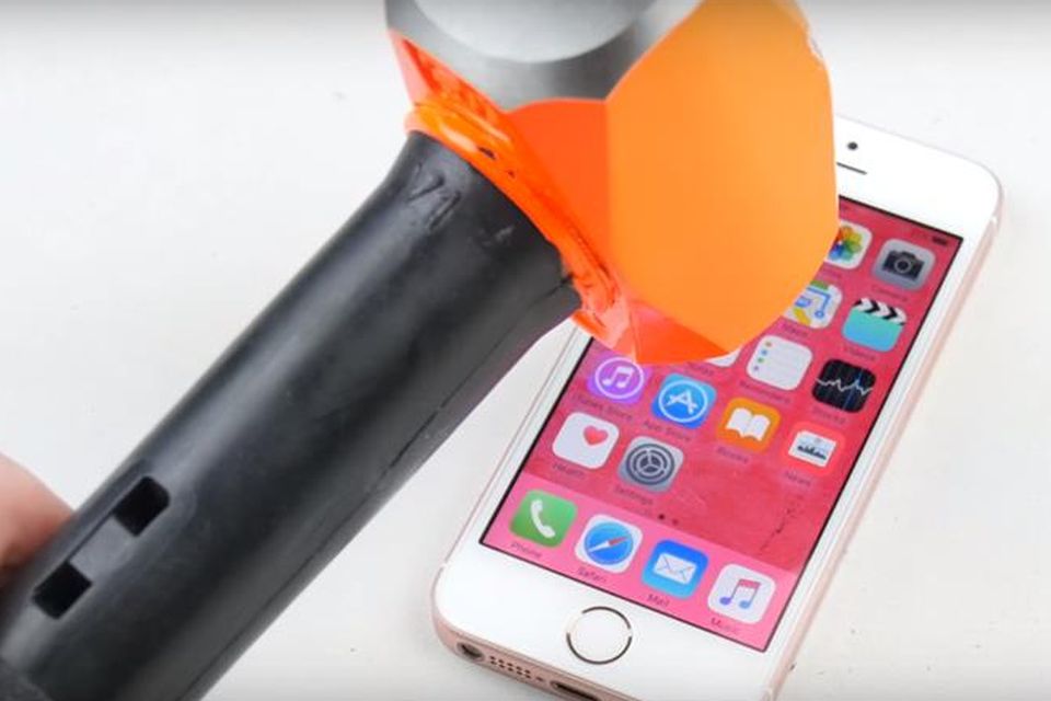 iPhone SE beaten battered and boiled – Can it survive? | Irish Independent