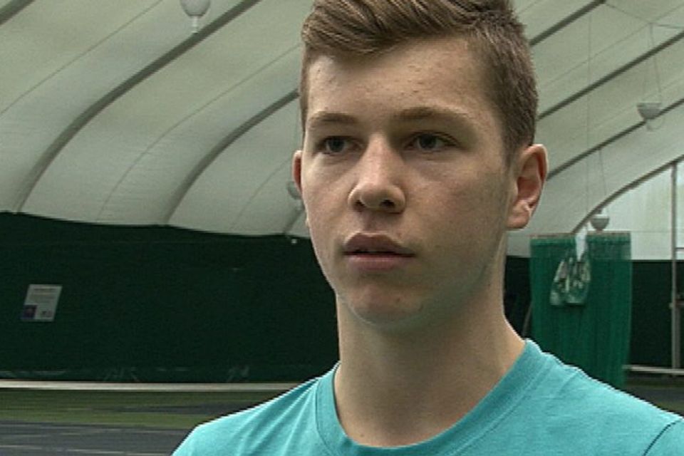 Simon Carr abandons school for life as a professional tennis player at ...