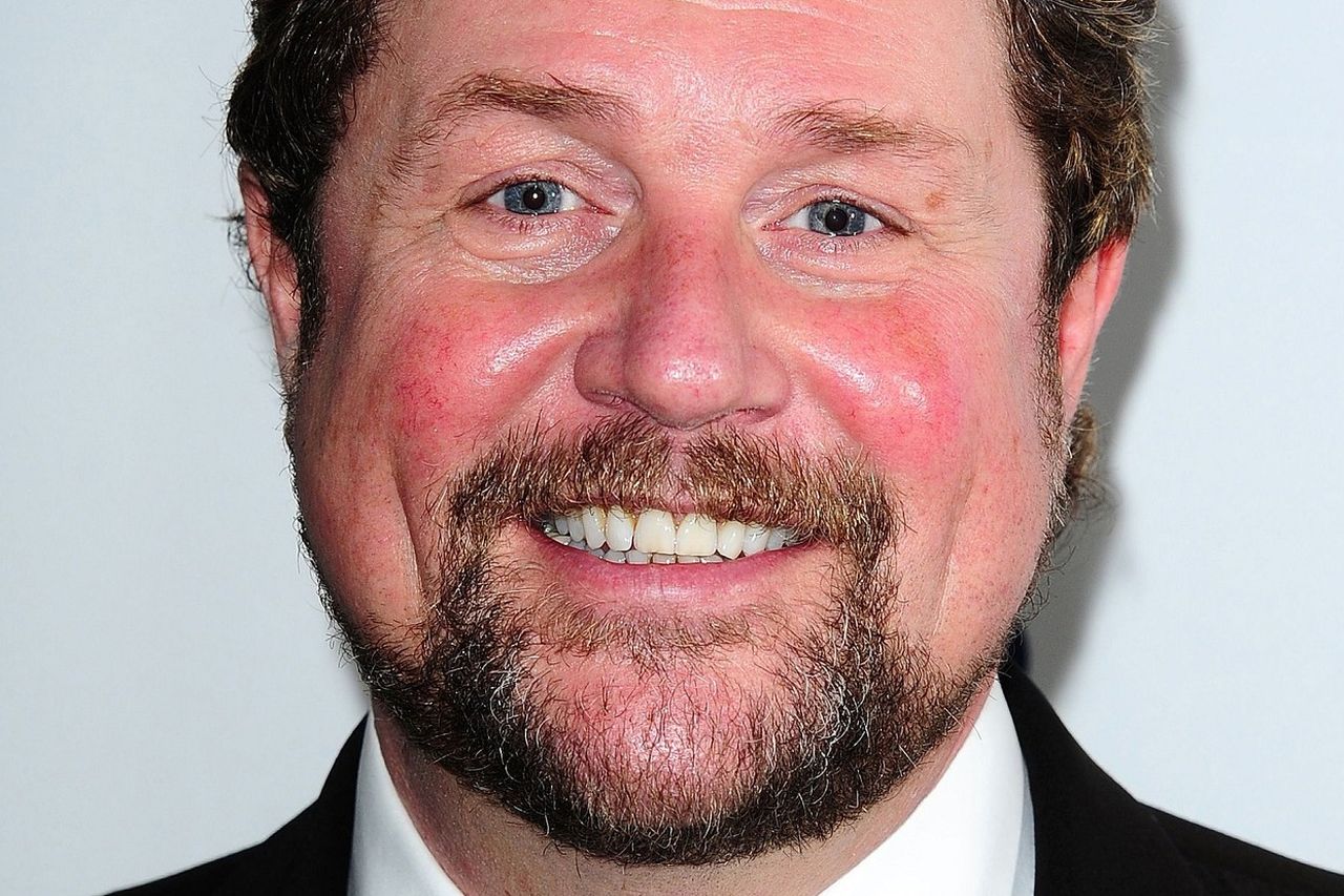 OBE tears for Michael Ball's father | Irish Independent