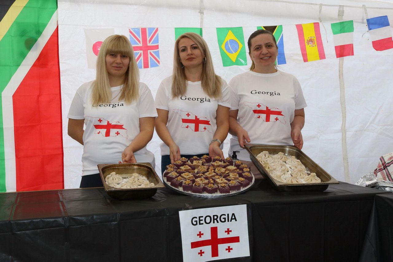 Pictures show crowds enjoying Macroom’s Food Festival | Independent.ie