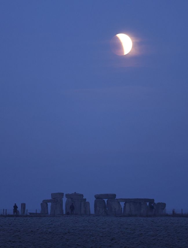 Irish stargazers wake up to rare ‘blood moon’ partial lunar eclipse ...